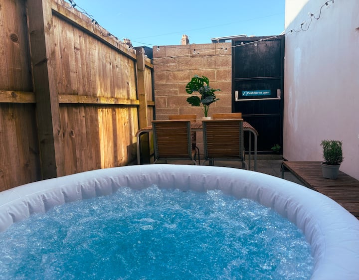 Iconic Space - No1 Closest Hot Tub Stay To Central - Cardiff
