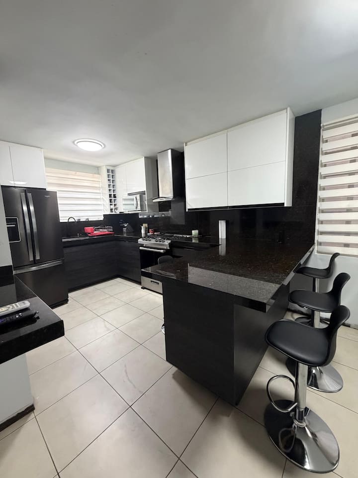 Casa Moderna Cerca Del Aeropuerto + Wifi Rápido - Jalisco