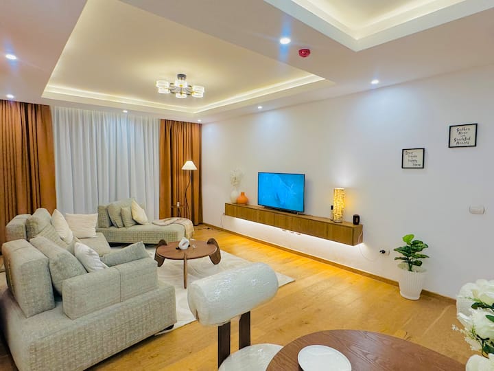 Amazing View & Cozy Stay | Walk To Airport - Addis Ababa