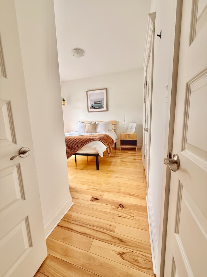 Stylish 4-bedroom Kingston Home | Gym Lrg Backyard - Kingston