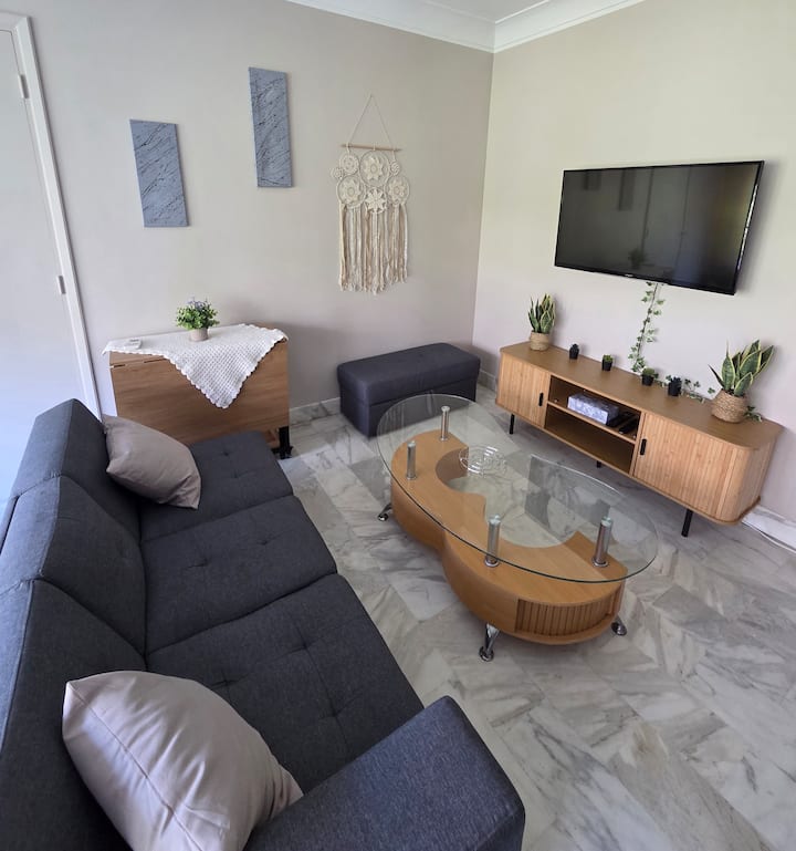 T1 Lumineux Avec Balcon à Deux Pas De La Mer ! - Menton