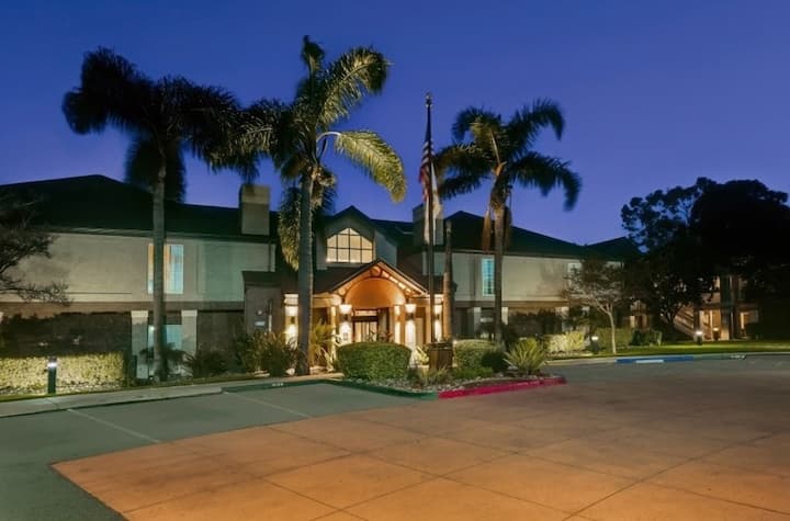Vibrant Barbados Stay | Chic Suites W/ Kitchenette - Mountain View, CA