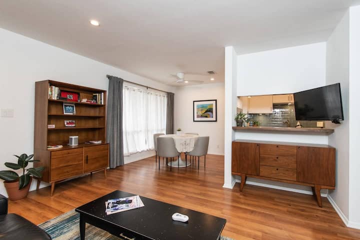 Quaint Condo On Lady Bird Lake!

3 Months Minimum - Austin, TX
