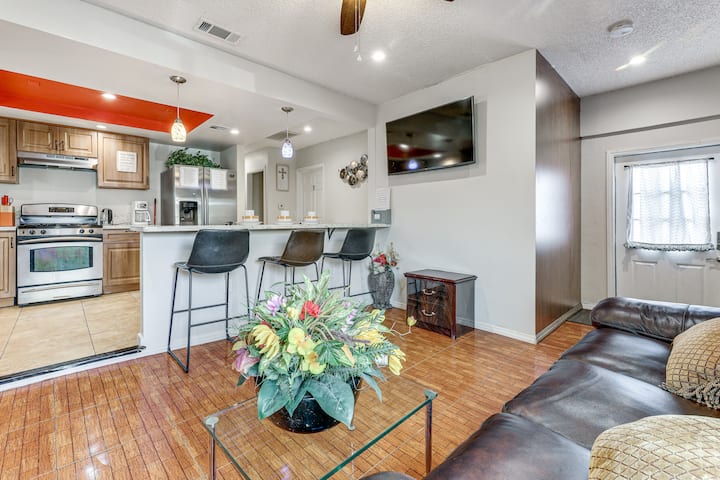 Socal Launchpad: 3br Home In Hawthorne - Hermosa Beach, CA