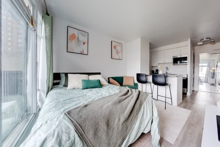 Bright Urban Escape In The Heart Of Downtown Mtl - Montreal
