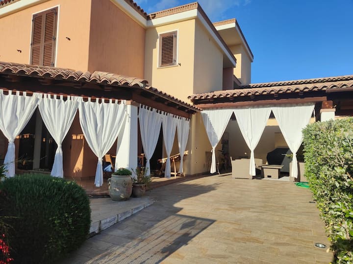 Villa Su 2 Livelli A 5 Minuti Dal Centro Del Paese - Villasimius