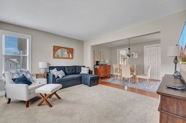 Spacious, Sun-drenched Apt, Next To Coffee Shop - 홀랑