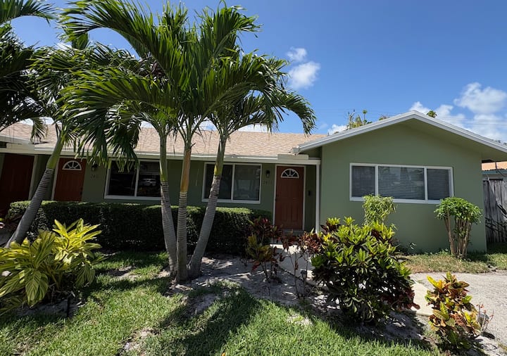 Cita's Coastal Cottage - Boca Raton, FL
