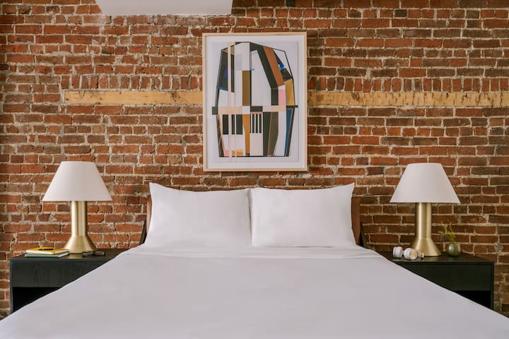 Old Town Historic Studio, 1 Queen Bed - Montreal