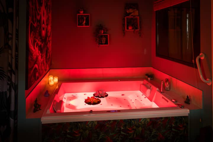 Love Room Balneo Et Sauna / L éCrin Pimenté - Salles