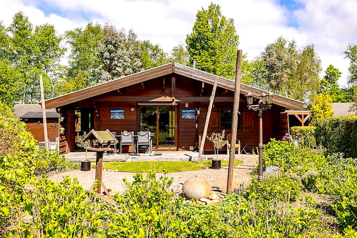 Rustig Houten Huisje Aan Bosrand Met Terras - Staphorst