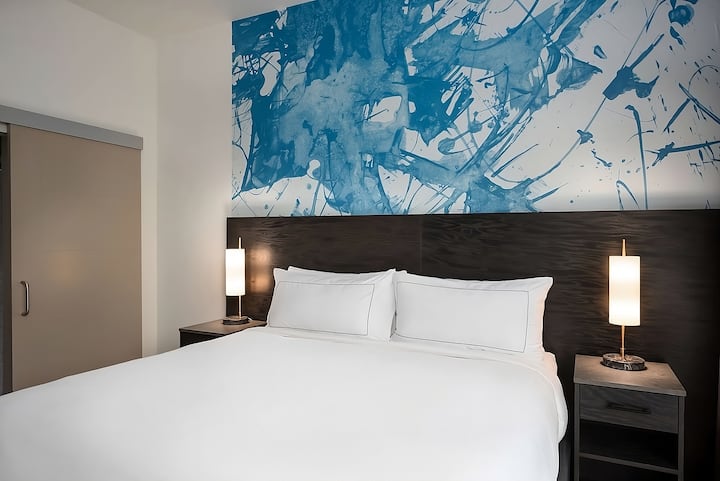 Enjoy Peaceful Stay In Restful Room | Pets Allowed - Salem, OR