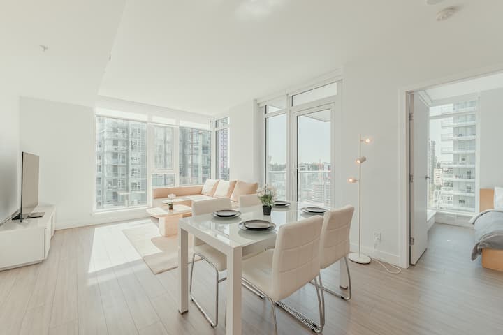 Metrotown New Luxury 2b2b Condo - Burnaby