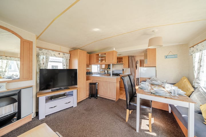 Cayton Bay Caravan For 6, Pet Friendly & Parking - Scarborough