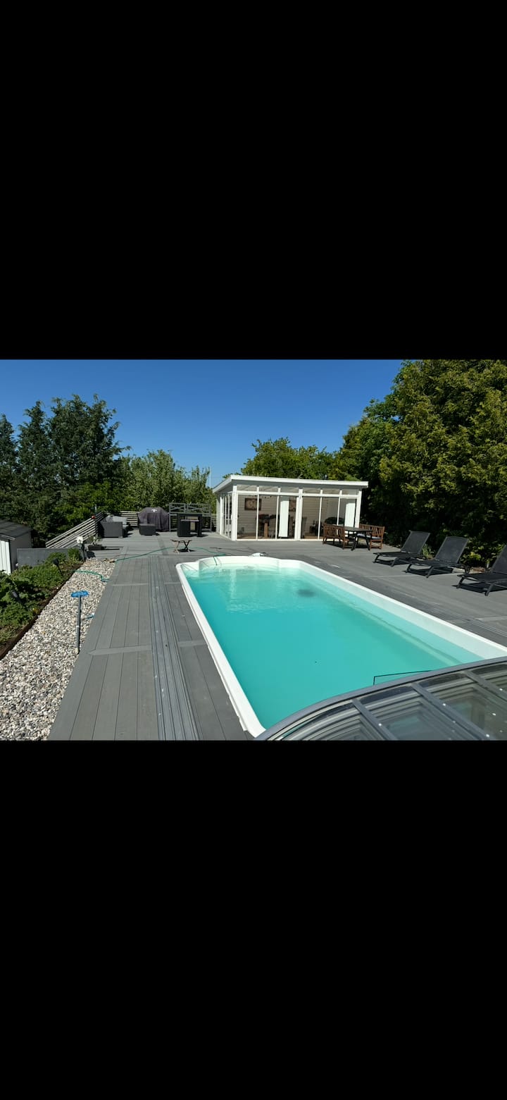 Lyxvilla Med Uppvärmd Pool & 5 Sovrum I ÖDeshög - Ödeshög