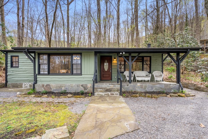 Storybook Mountain Cottage | Outdoor Fireplace - Maggie Valley, NC