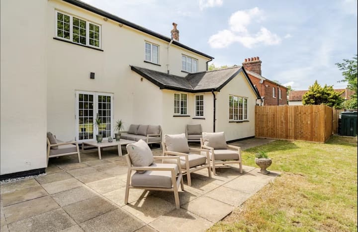 Dalforth House - Thaxted Barn Collection - Essex
