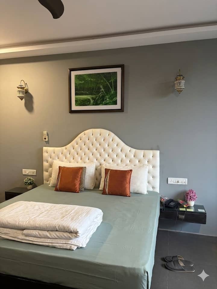 The Pearl Room. Waves Boutique Hotel, Ganpatipule - Ganpatipule