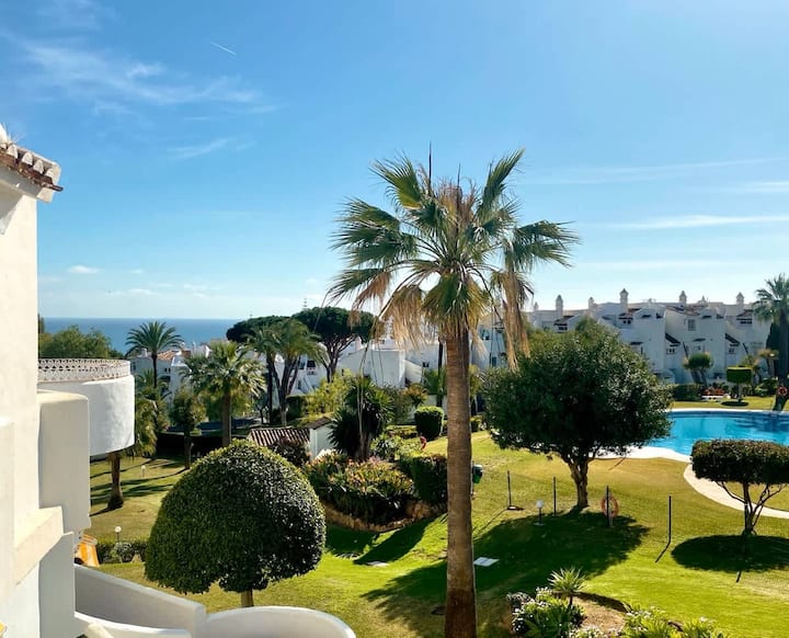 Spacious Apartment With Garden Views & Pool Access - Calahonda