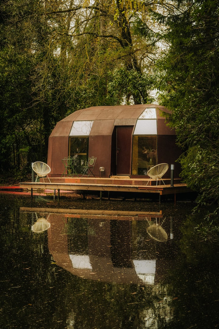 Een Plek Voor Twee, Verscholen Aan Het Water. - Arendonk