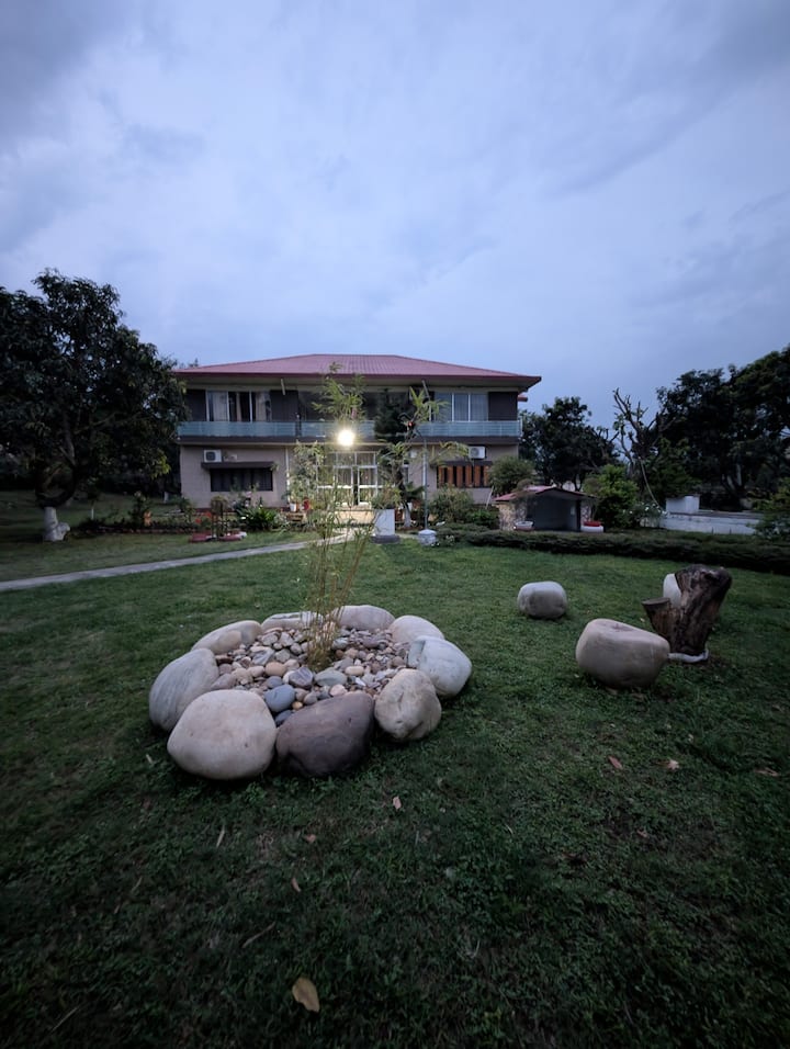 Retreat Rustic Outhouseperfect Nature Escape - Chintpurni