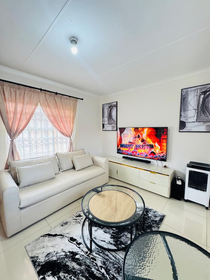 Modern Comfort Apartment - Carletonville
