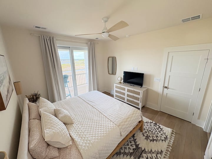 New Build! Fireworks Views In Downtown Surf City - Surf City, NC