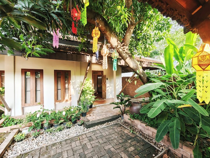 Chang Villa | Rare Wooden House · Triangle Light - Bangkok