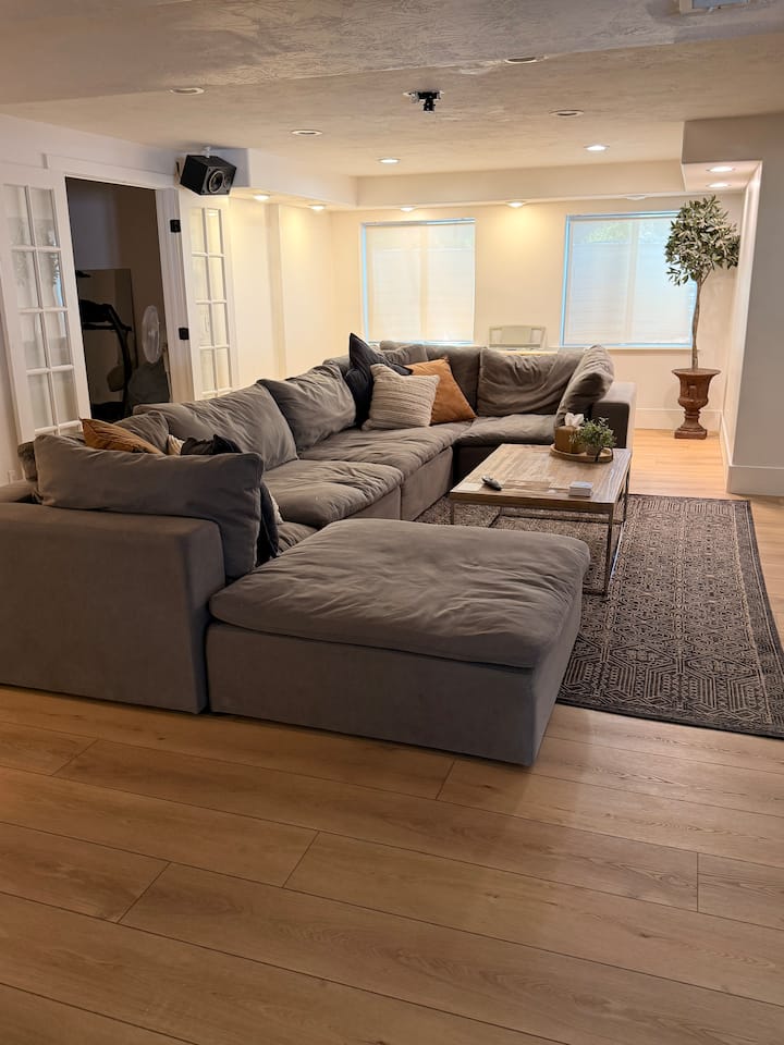 Coco Nycole Highland Suite | Theater + Gym + Fiber - Highland, UT