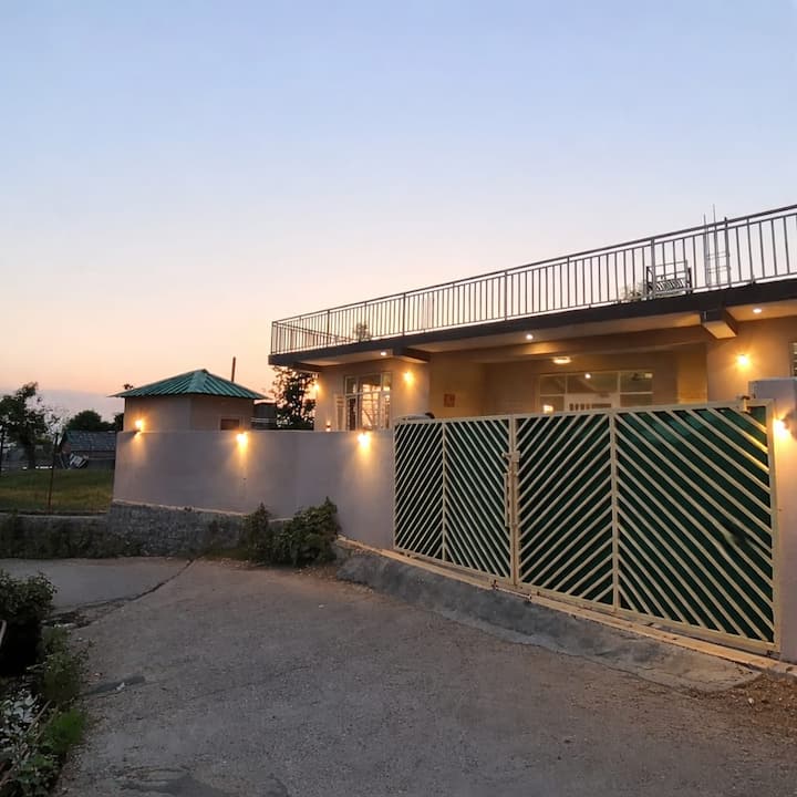 Cloudhaus Bir | Mountain View Stay + Kitchen - Bir