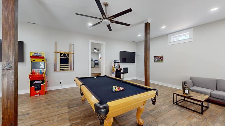 Historic Home/2 Min Walk Downtown/game Room Fun - Columbia, TN