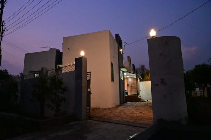 Refreshinntouchwood Home Stay - Solapur