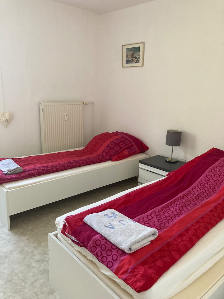 Selbst Check In Apart Zwei Zimmer Wlan Parken Bad - Duisburg