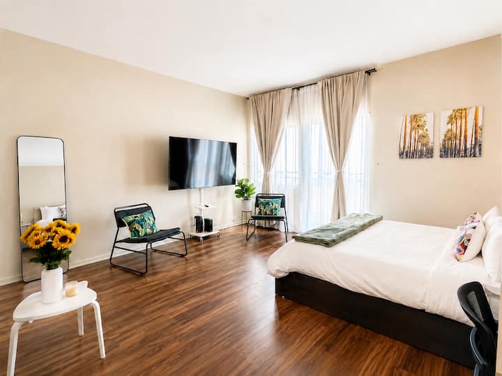 Prime Weho Studio Near Melrose Av+gym+parking+pool - Koreatown - Los Angeles