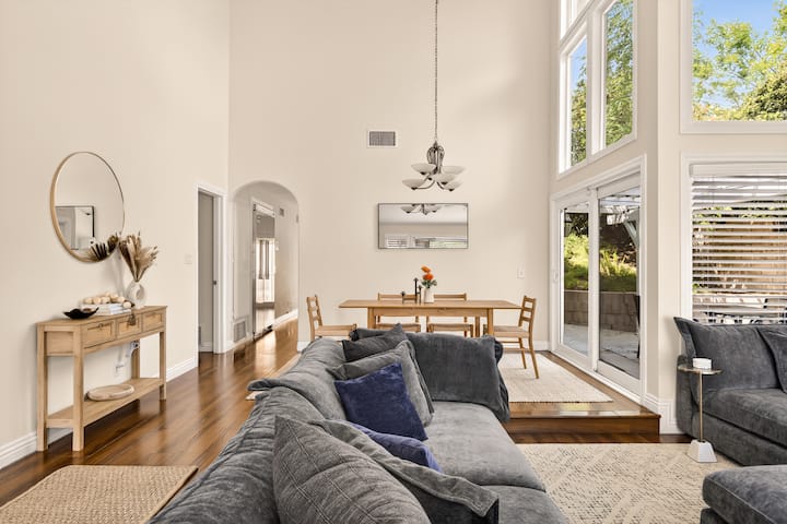 Charming Single-story Hilltop Home (Granada Hills) - Santa Clarita, CA