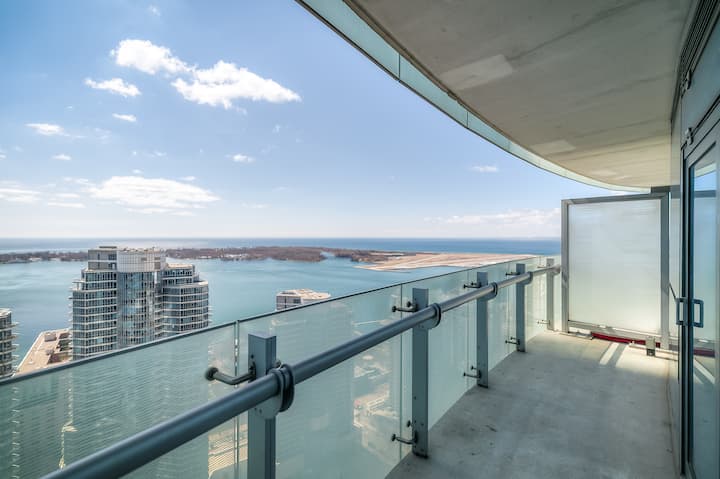 2br Condo 35+ Floor Next To Cn Tower W/ Lake View - Toronto