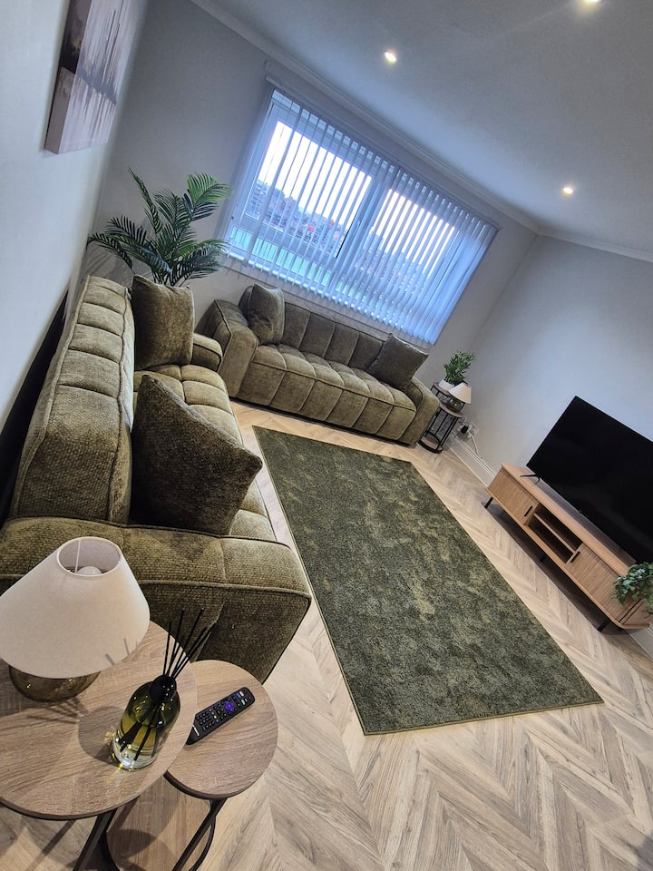 Spacious 3br · Near Glasgow Cathedral · Parking - Glasgow