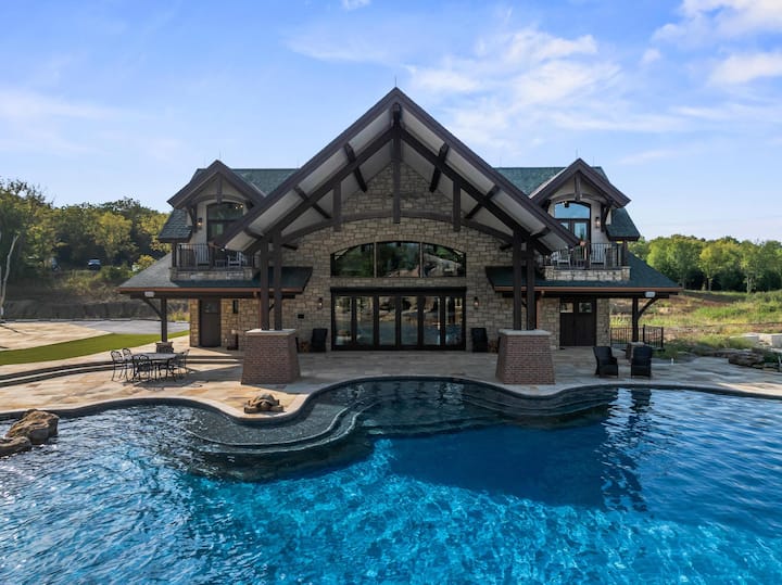 Woodland Springs Pool House - Kansas (State)