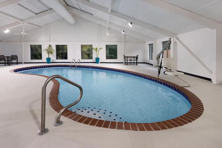 La Quinta Memphis I-240 | Spacious King - Memphis, TN