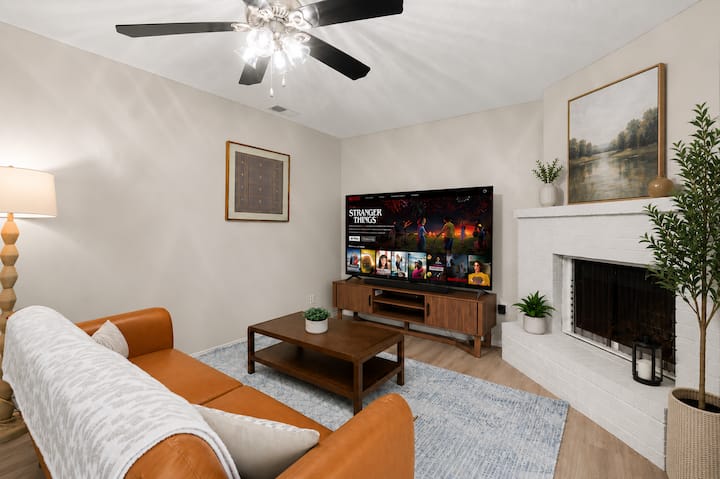 Stylish King Suite~pool~fast Wi-fi~near Austin - Round Rock, TX