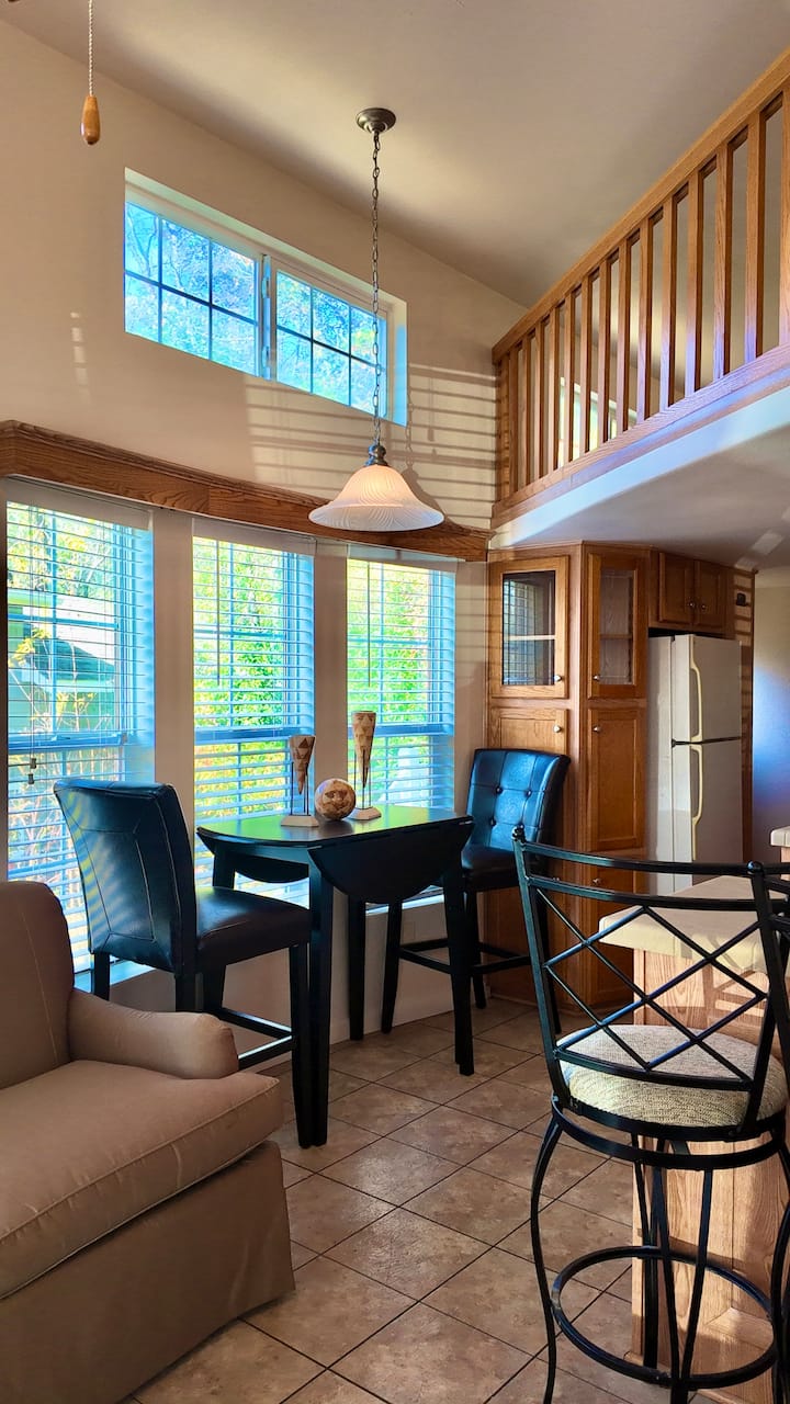 Lake Conroe Cozy Loft Retreat - Conroe, TX