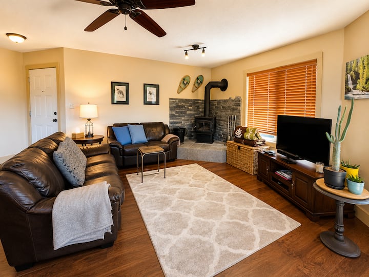 Top Floor 2 Bedroom Copper Horn Condo - Radium Hot Springs