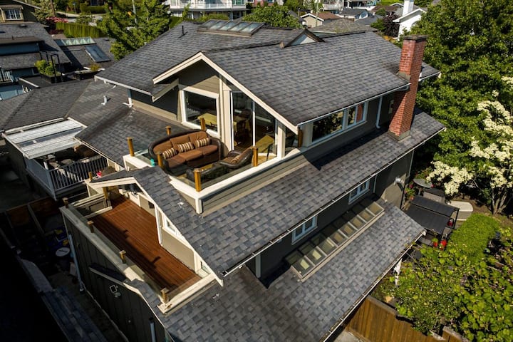 Chateau Mussatto - North Vancouver