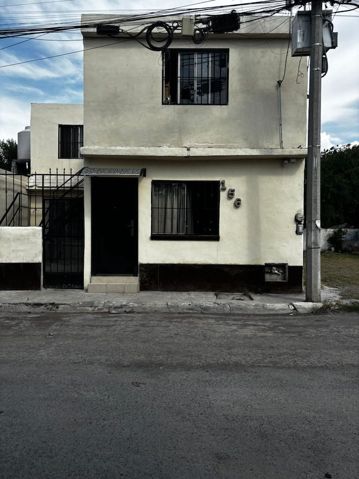 Casa En Brisas:cerca De Zona Industrial Y Galerías - Saltillo
