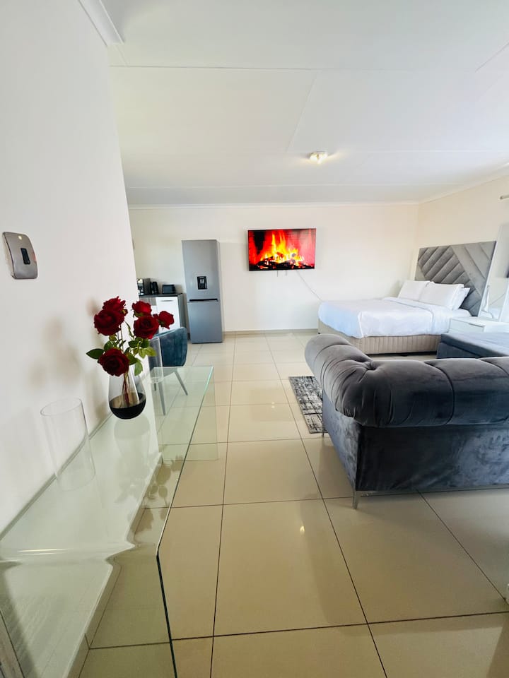 Stylish Upstairs Terrace Escape - Carletonville