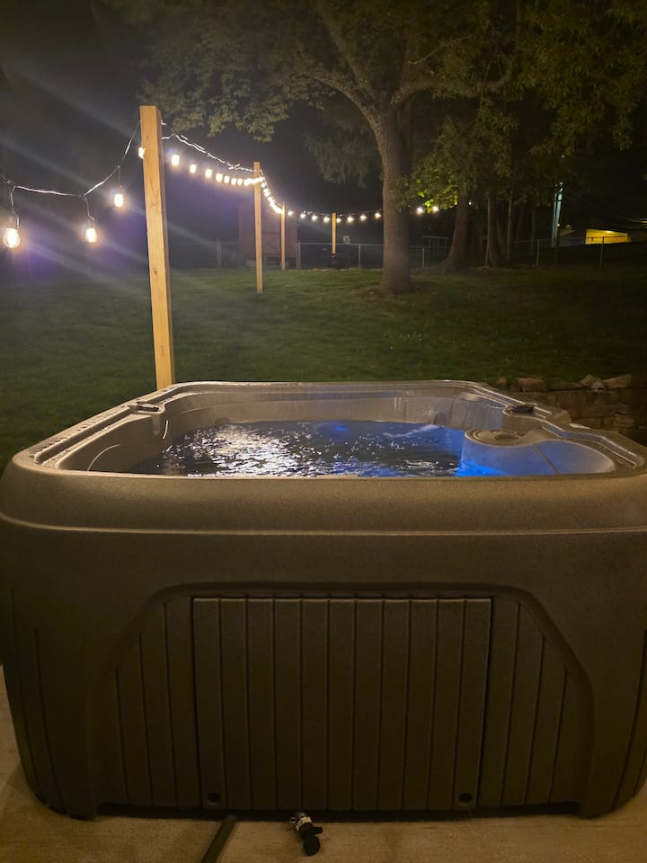 Hot Tub, Sauna, Arcade, Downtown Fayetteville - 費耶特維爾