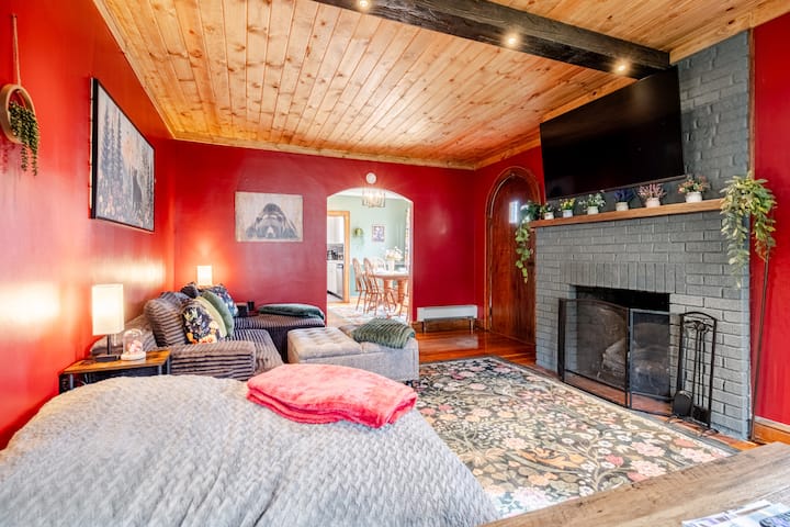 New! Cozy Walkable-hot Tub, Sauna, Arcade, 2 Kings - Fayetteville, WV