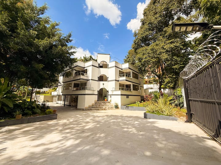Villa Exclusiva En Poblado | 12 Hab/ - Medellín