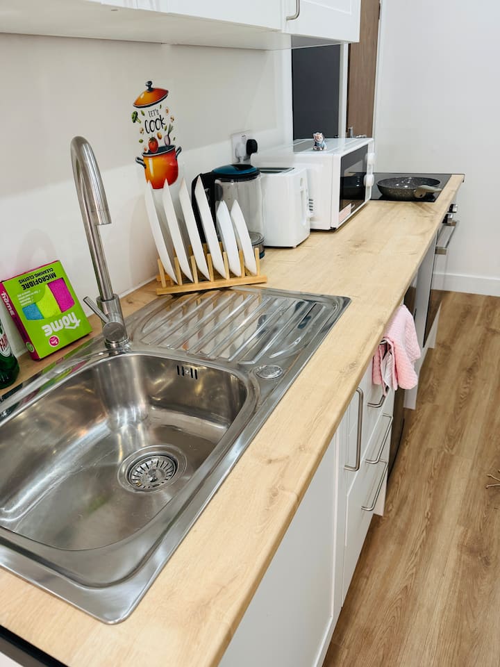Beautifully Presented Residence/ Great Location - London, UK