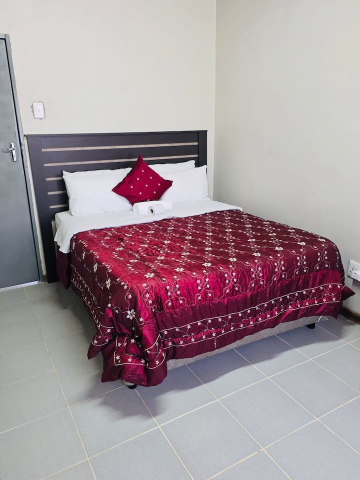 Unique Blend Of Urban Charm And Cozy Retreat. - Louis Trichardt